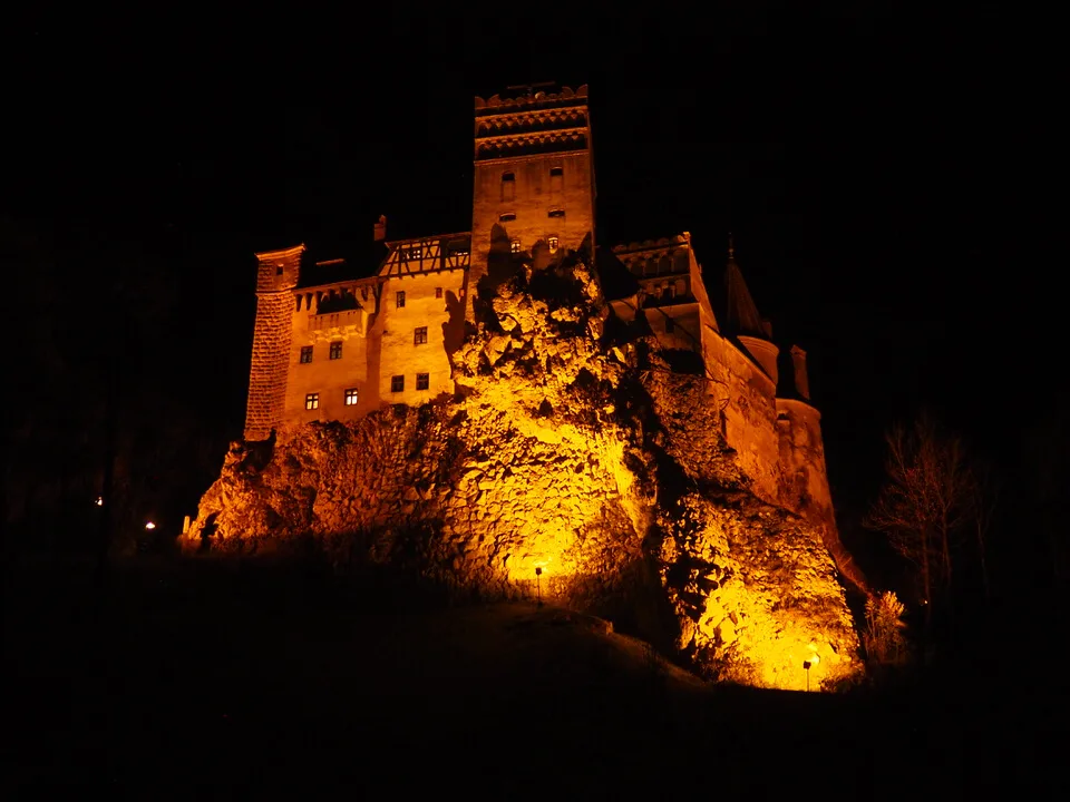 Dracula's Castle - LED Lights - munimoro.gob.pe
