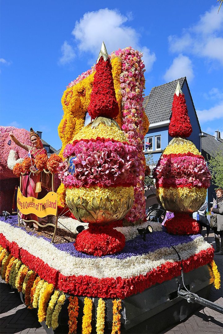 10 Stunning Flower Festivals Around the World to Visit in 2026